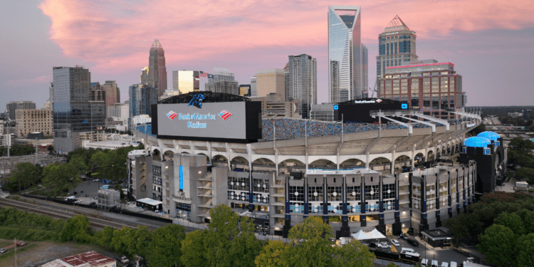 Carolina Panthers, da NFL, se mantém no Bank of America Stadium após ...